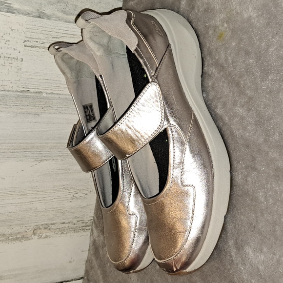 Clarks | Shoes | 29 Clarks Wave Walk Mary Janes | Poshmark